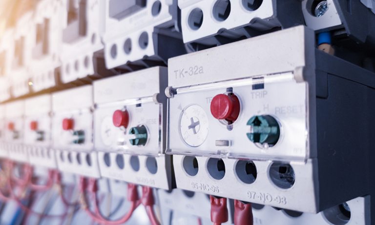 ¿Qué es y cómo funciona un relé térmico? - Eleia Energía